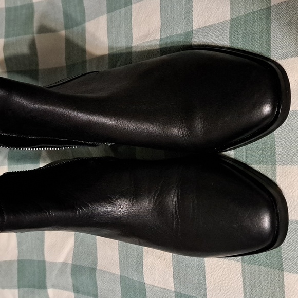 Chelsea & Violet | Shoes | New Chelsea And Violet Black Leather Ankle ...